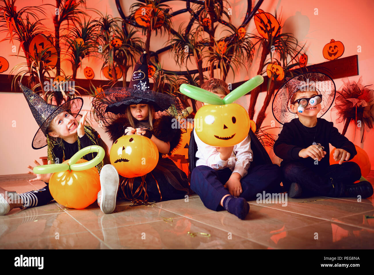 Children in costumes hi-res stock photography and images - Alamy