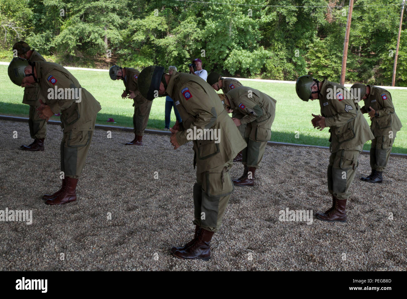 Re-enactors from Liberty Jump team performs sustain airborne training ...