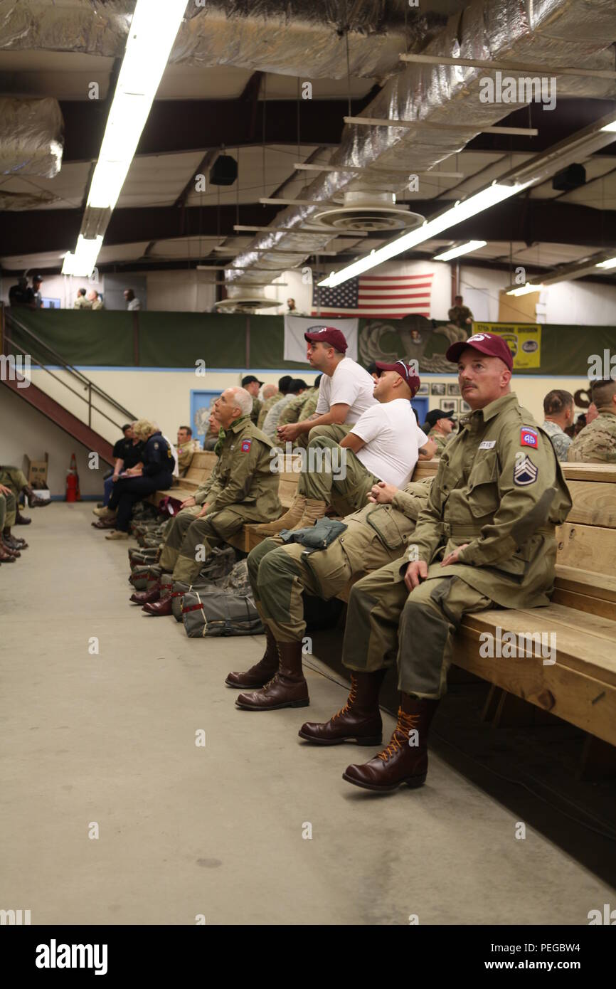 Re-enactors from the Liberty Jump Team, based in Fort Worth, Texas ...