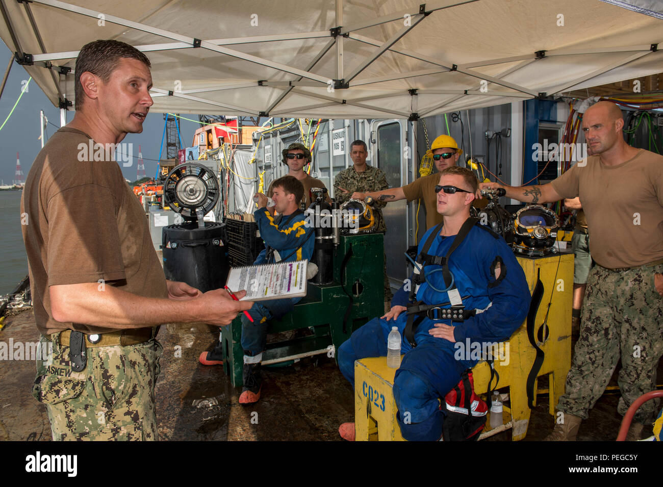 150815-N-WB378-015 SAVANNAH Ga., (Aug. 15, 2015) – Master Diver Steve ...