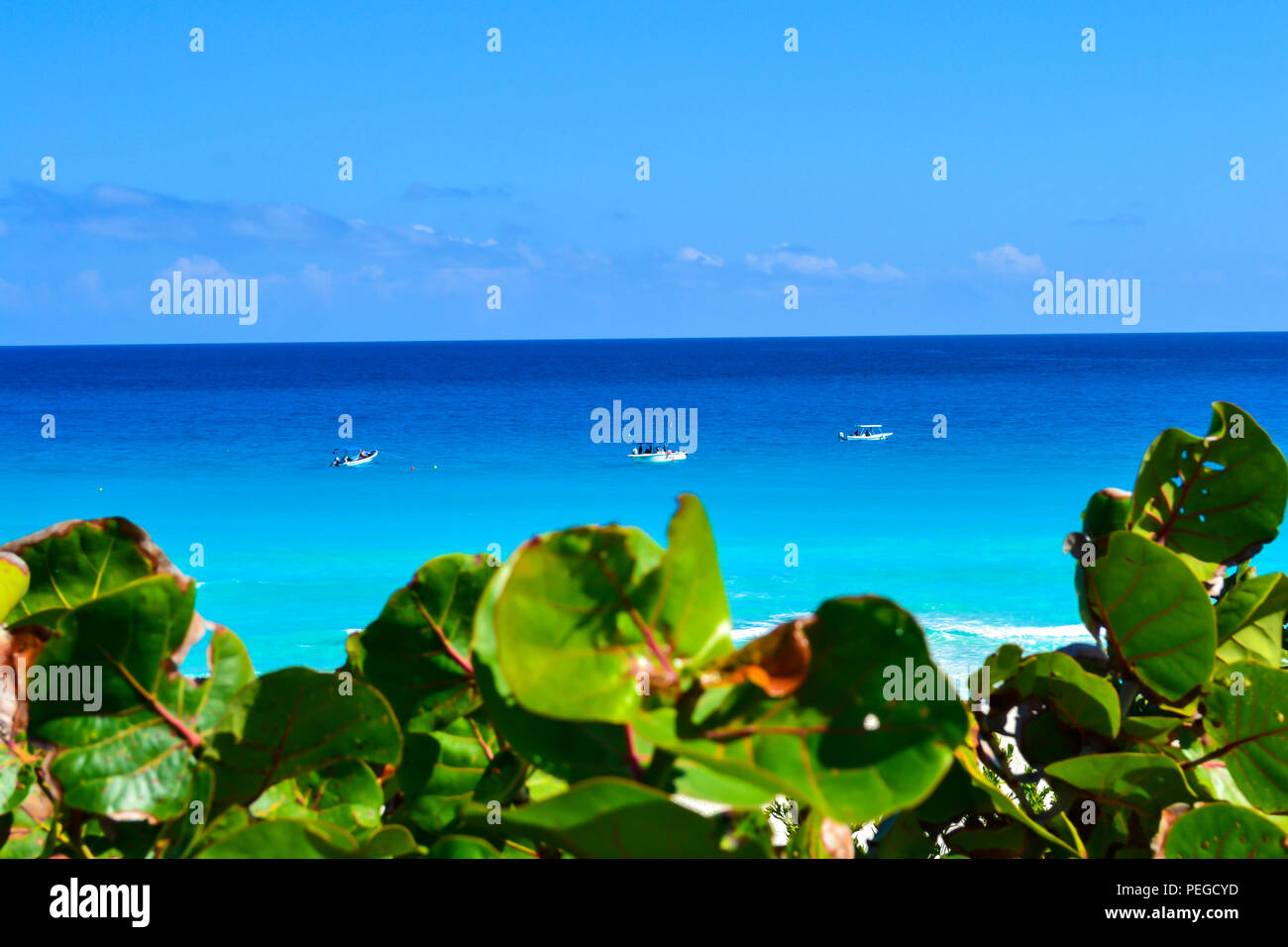 Turquoise sea landscape hi-res stock photography and images - Alamy