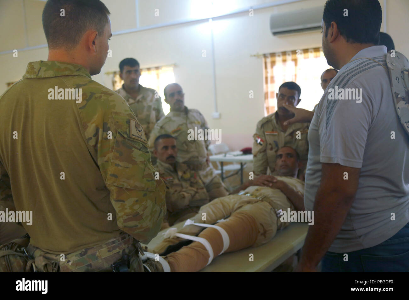 An Australian soldier assigned to Task Group Taji teaches Iraqi ...