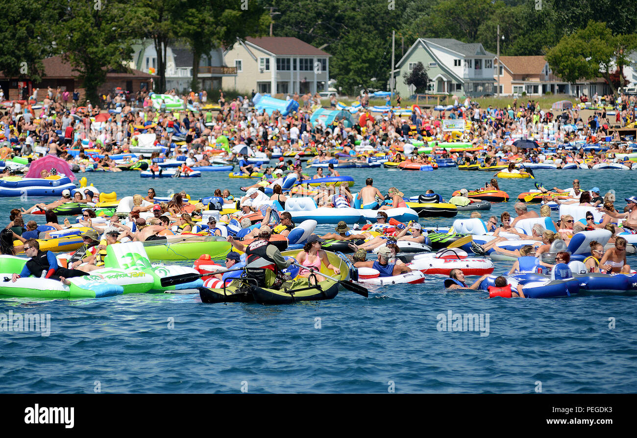 Number 16 float hi-res stock photography and images - Alamy