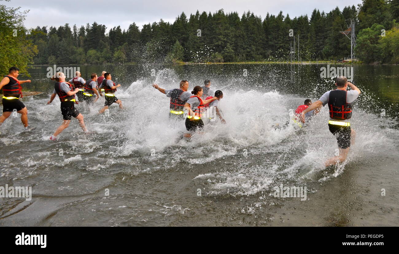 Soldiers with the Headquarters and Headquarters Battery, 5th Battalion ...