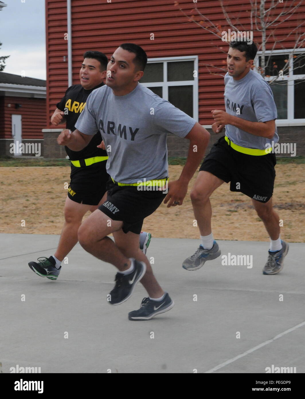 Soldiers with the Headquarters and Headquarters Battery, 5th Battalion ...