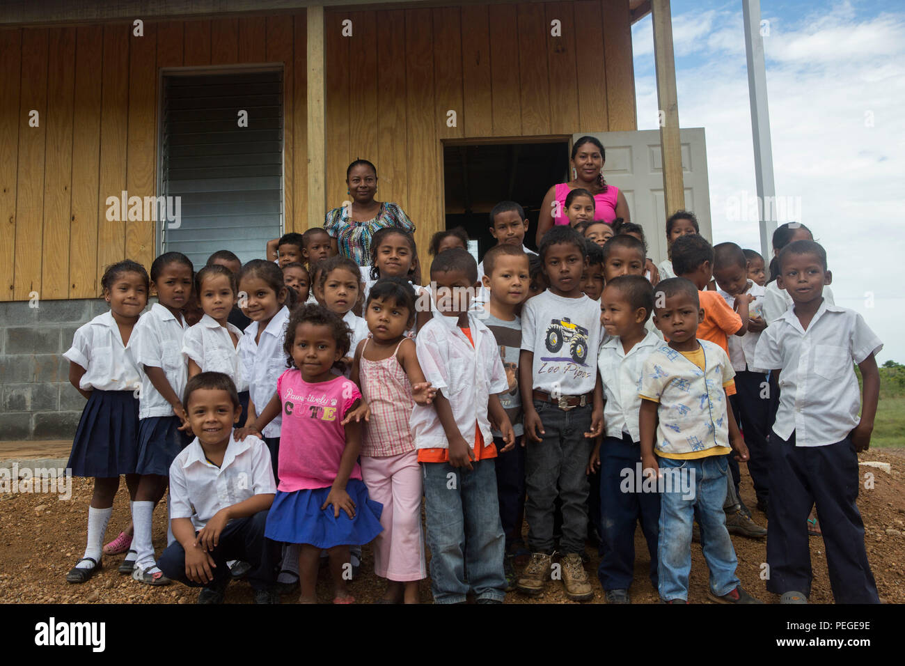 Escuela ninos hi-res stock photography and images - Alamy