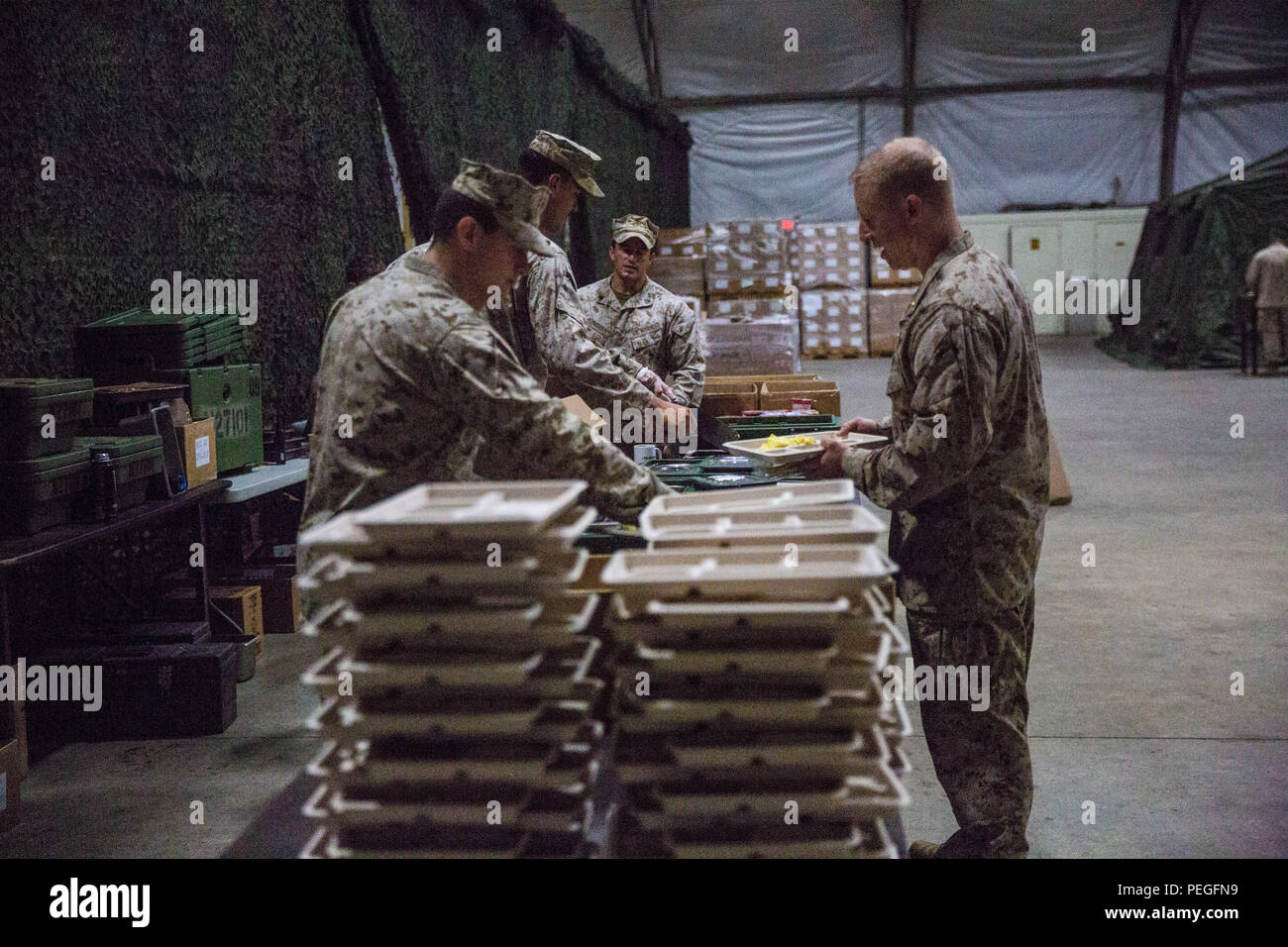 Marines with Combat Logistics Regiment 25 serve hot breakfast to Lt ...