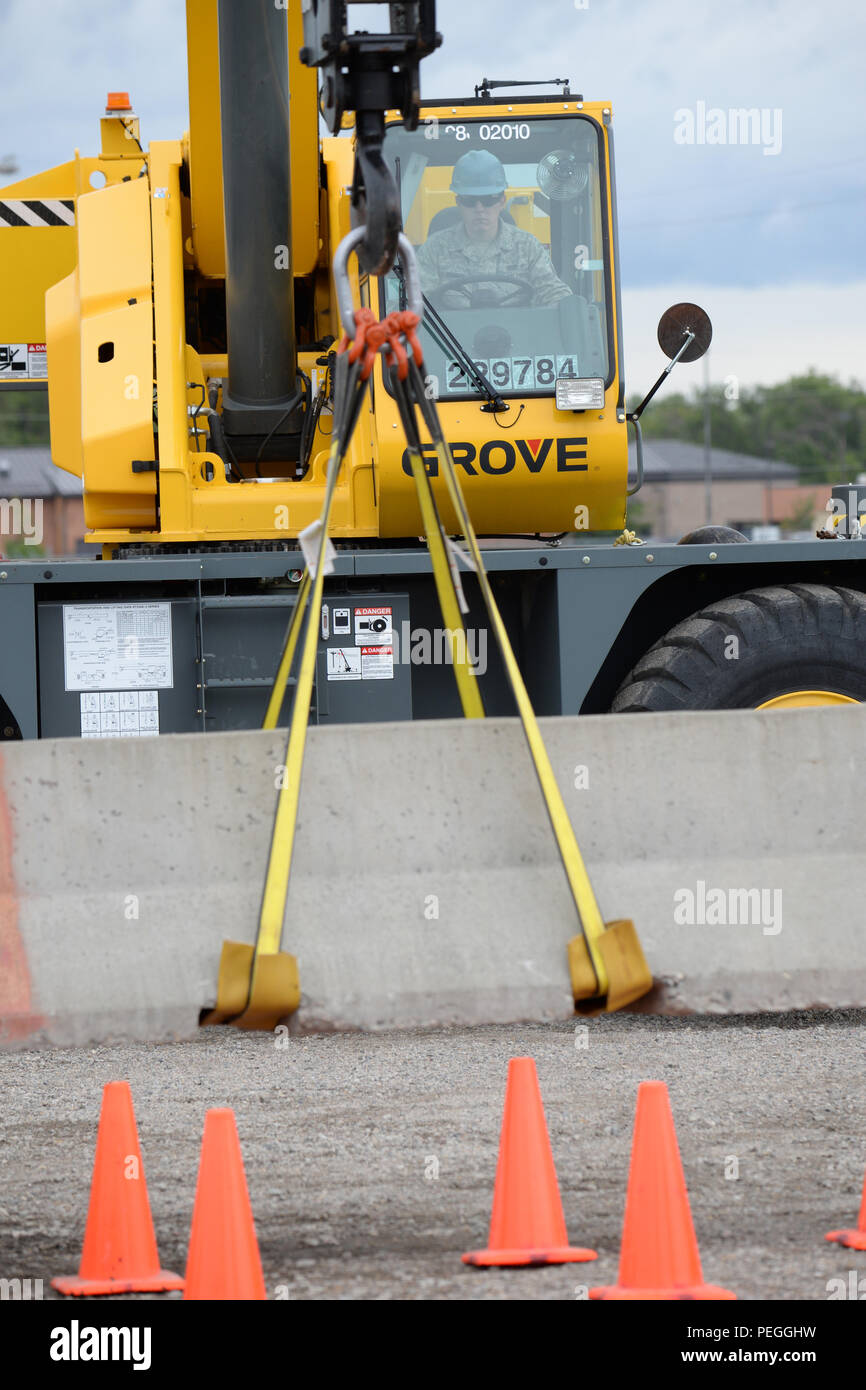 Crane maneuvers hi-res stock photography and images - Alamy