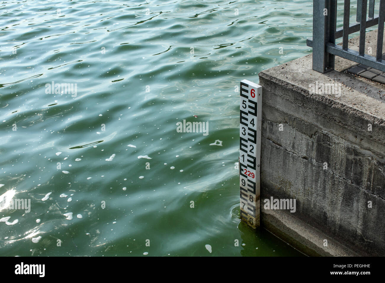 Water level gauge dam hi-res stock photography and images - Alamy