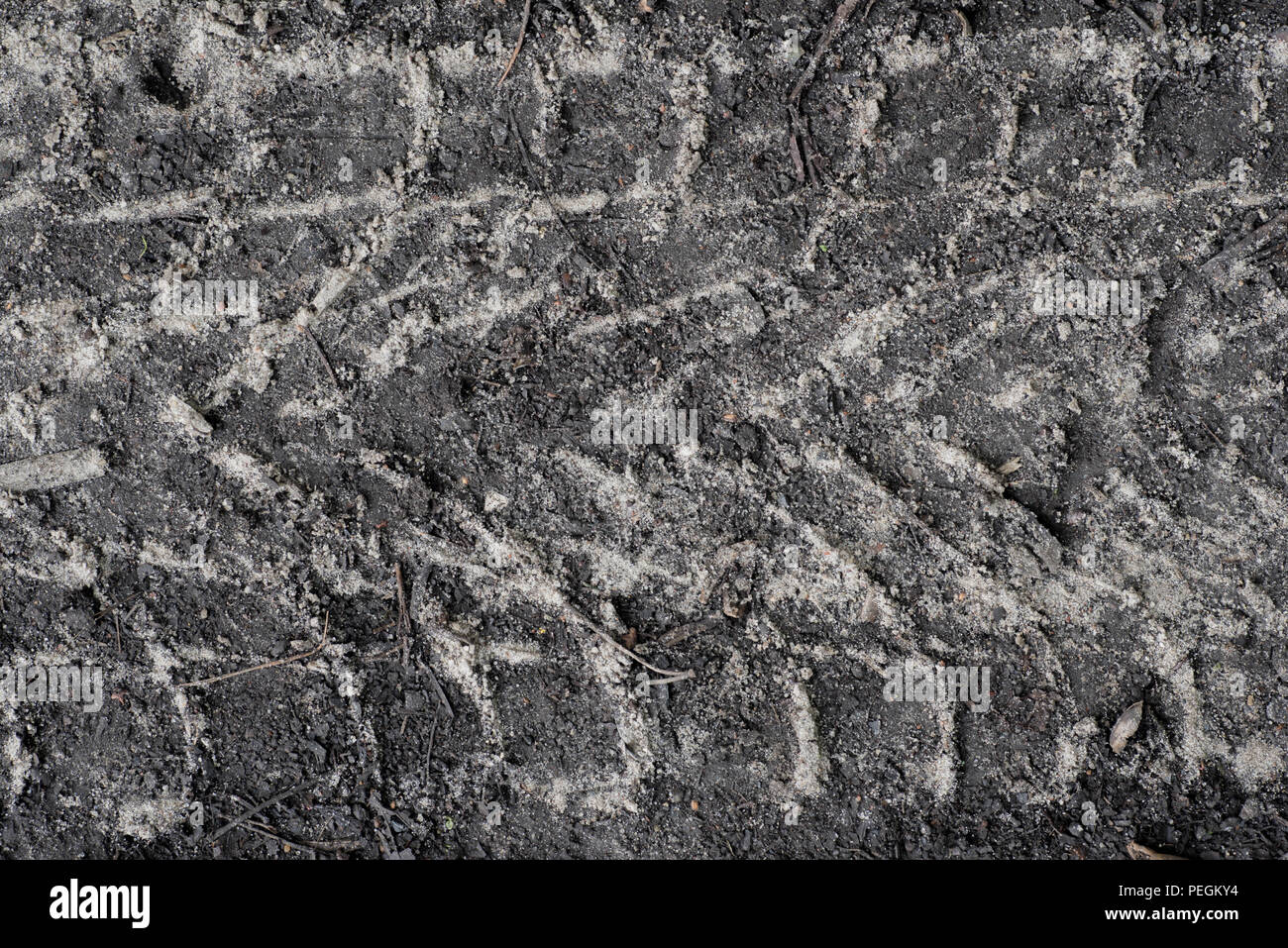 Tire track patterns hi-res stock photography and images - Alamy