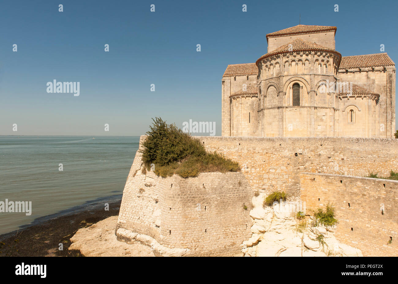 Gironde estuary sainte radegonde hi-res stock photography and images ...