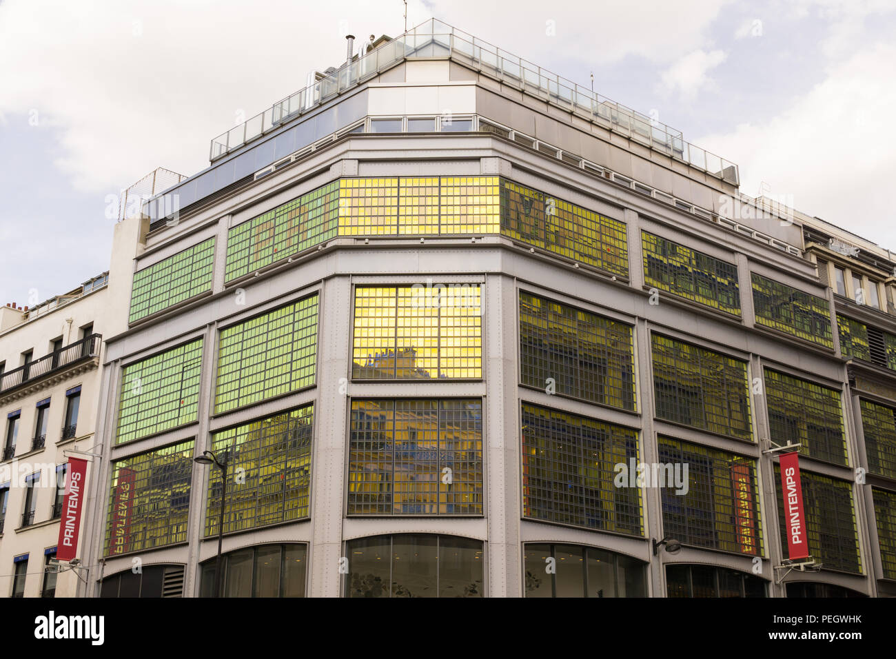 Paris printemps haussmann hi-res stock photography and images - Alamy