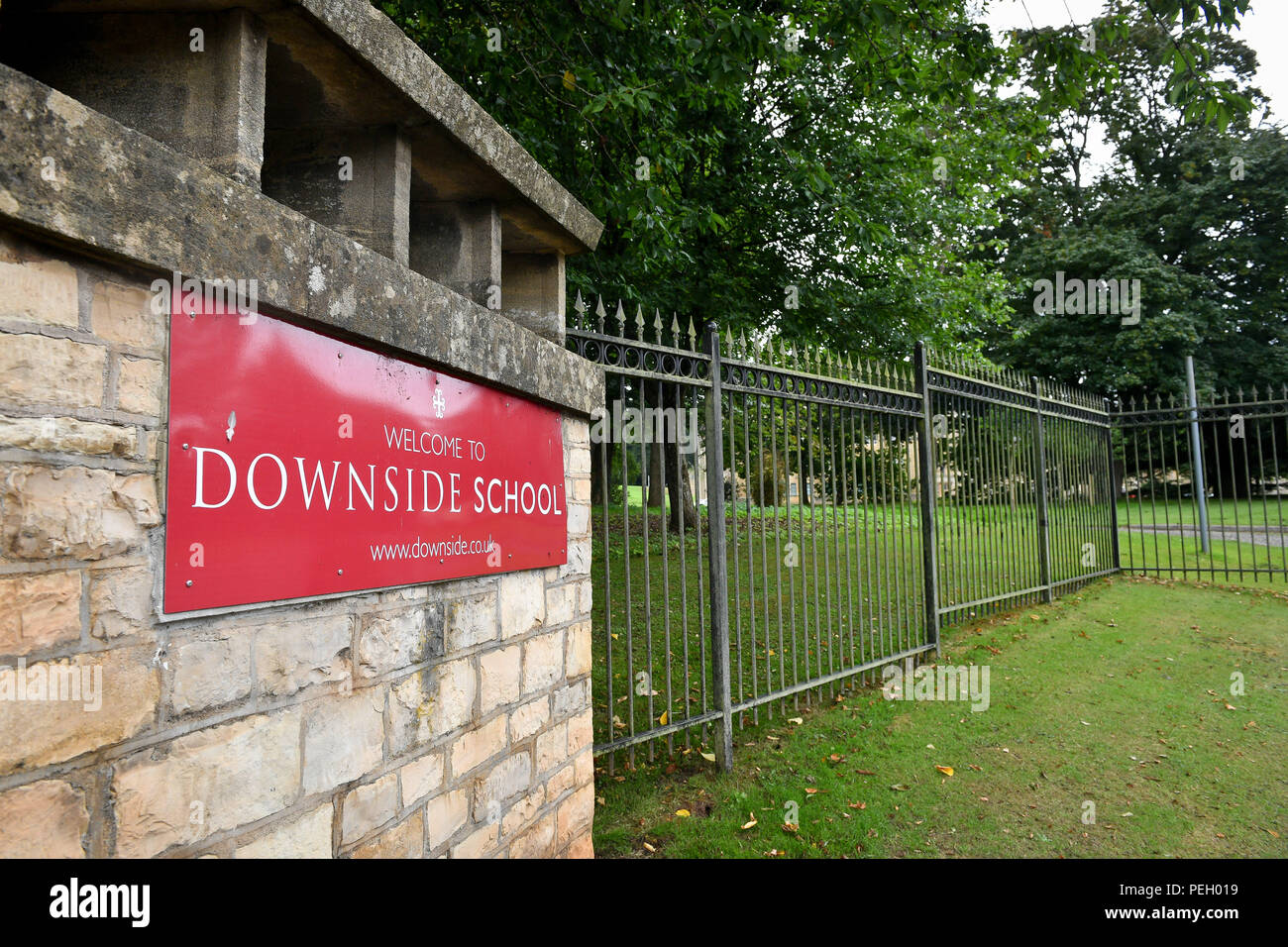 Downside school entrance sign hi-res stock photography and images - Alamy