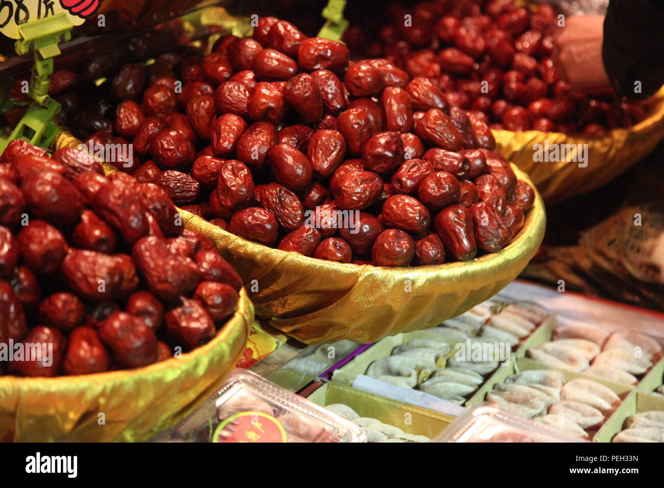 Steamed pea flour cake hi-res stock photography and images - Alamy