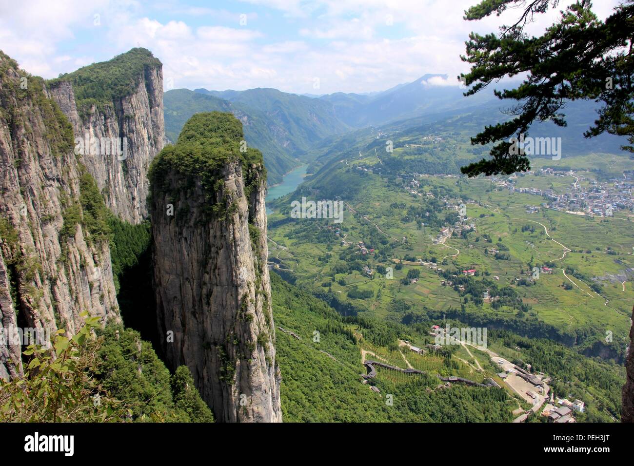 Enshi, Enshi, China. 15th Aug, 2018. Enshi, CHINA-Scenery of Qixingzhai ...