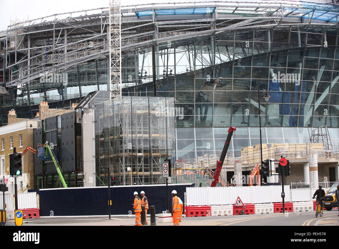 Tottenham hotspur new stadium hi-res stock photography and images - Alamy