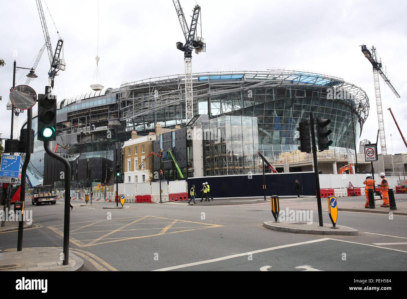 Tottenham hotspur new stadium hi-res stock photography and images - Alamy