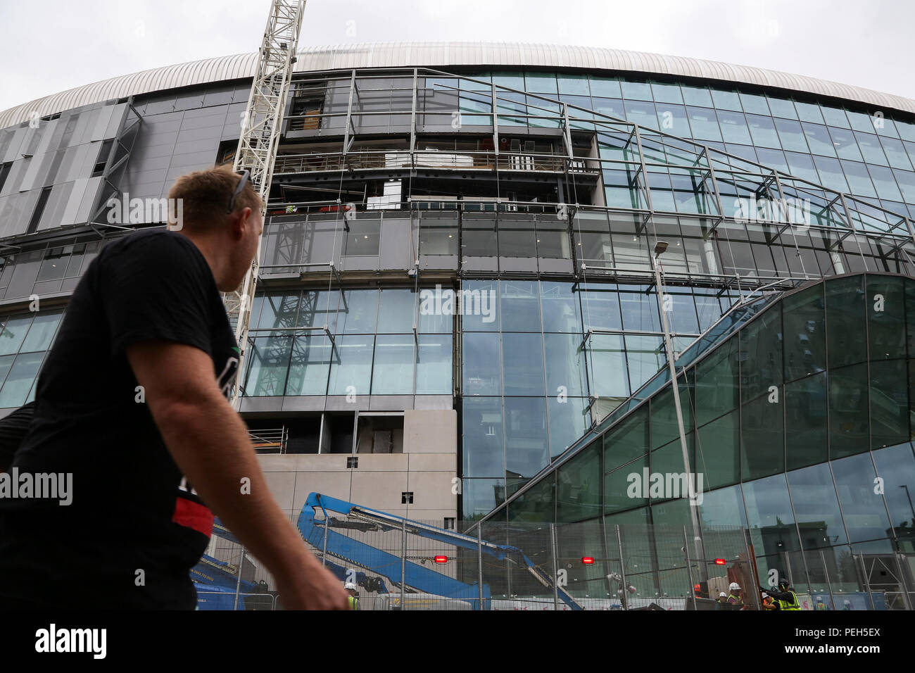 Tottenham hotspur stadium building works hi-res stock photography and ...