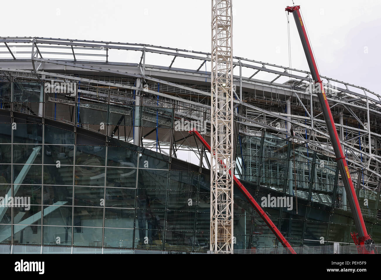 Tottenham hotspur stadium building works hi-res stock photography and ...