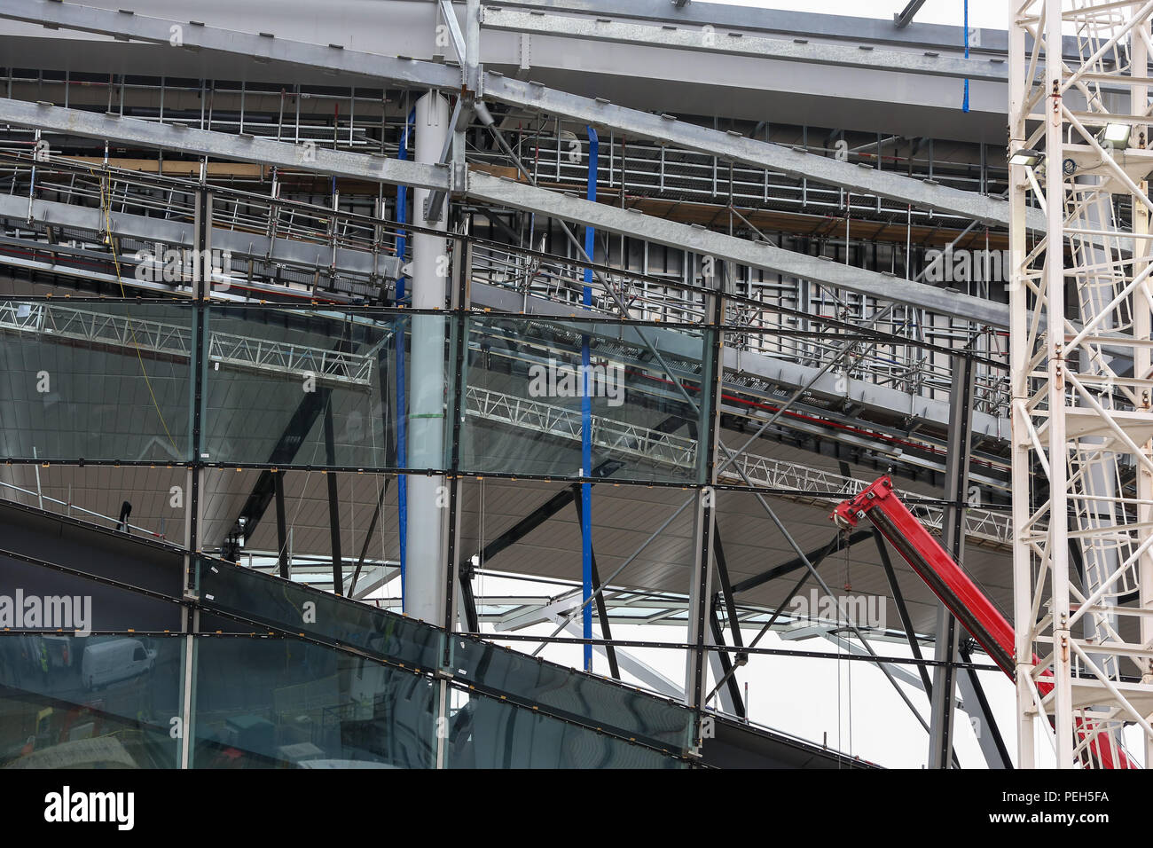 Tottenham hotspur stadium building works hi-res stock photography and ...