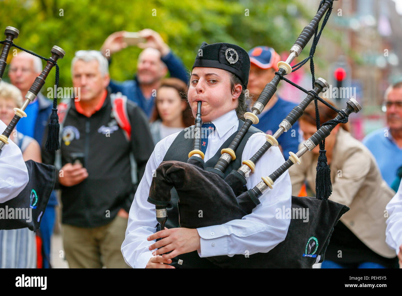 Woman playing the bagpipes hi-res stock photography and images - Alamy