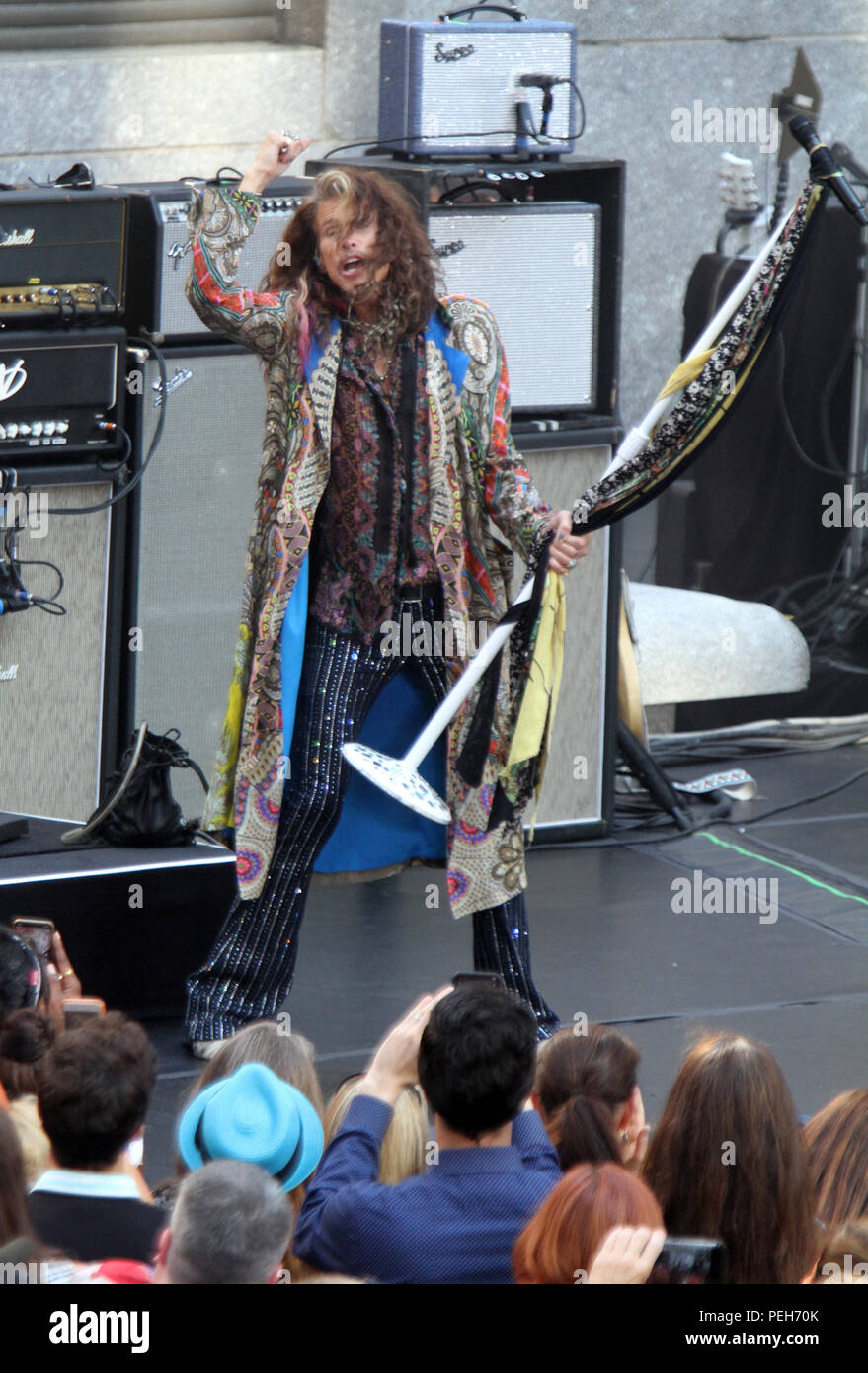 Steve tyler aerosmith hi-res stock photography and images - Alamy