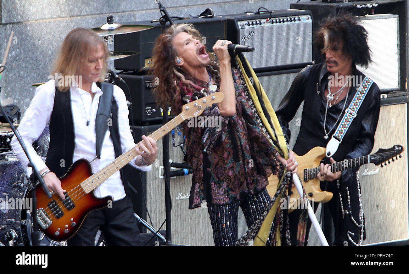 Steve perry concert hi-res stock photography and images - Alamy