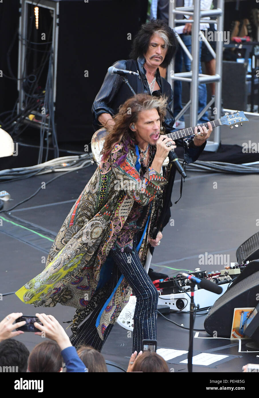 Steven tyler joe perry hi-res stock photography and images - Alamy