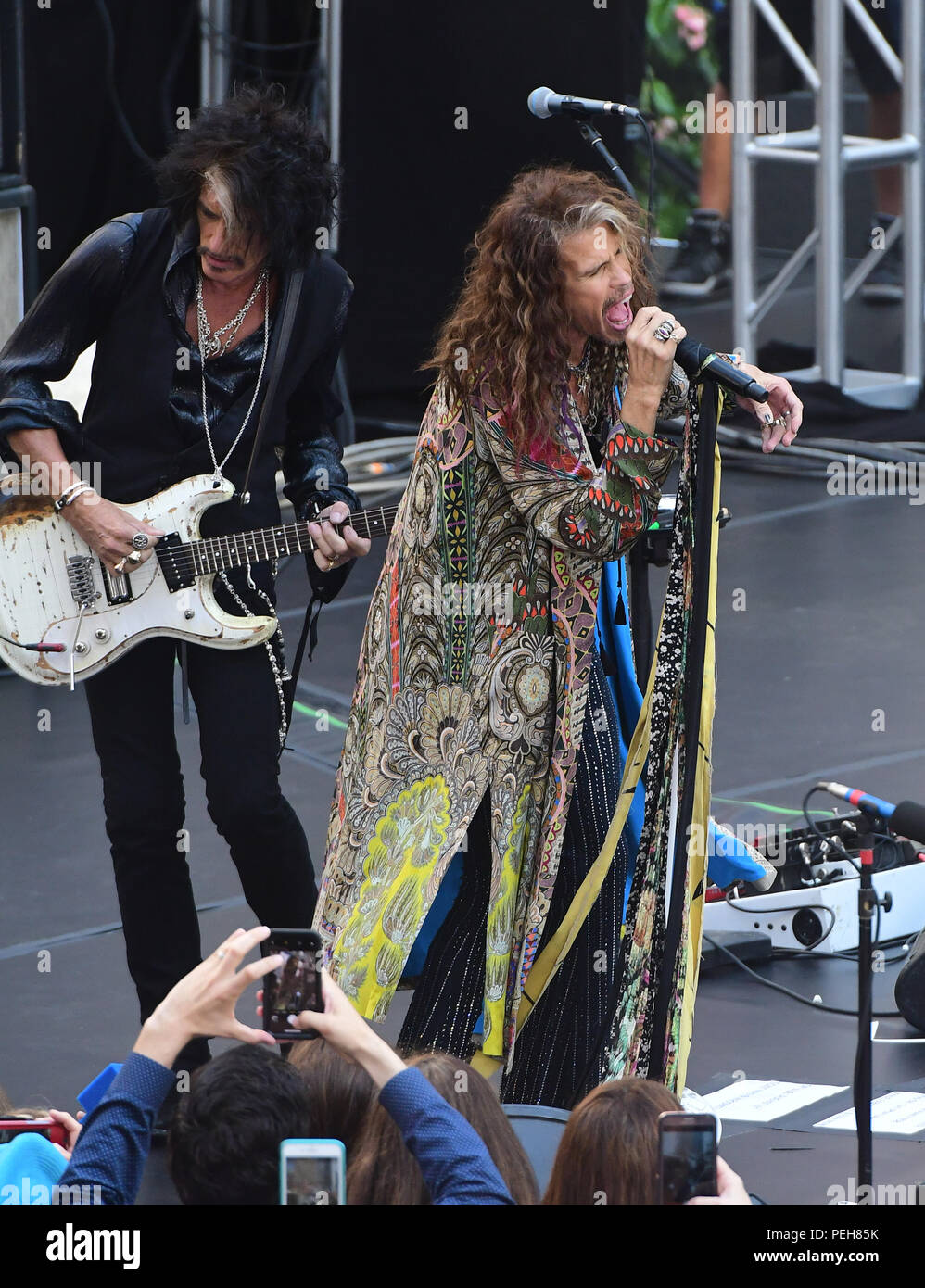 Steven tyler joe perry hi-res stock photography and images - Alamy