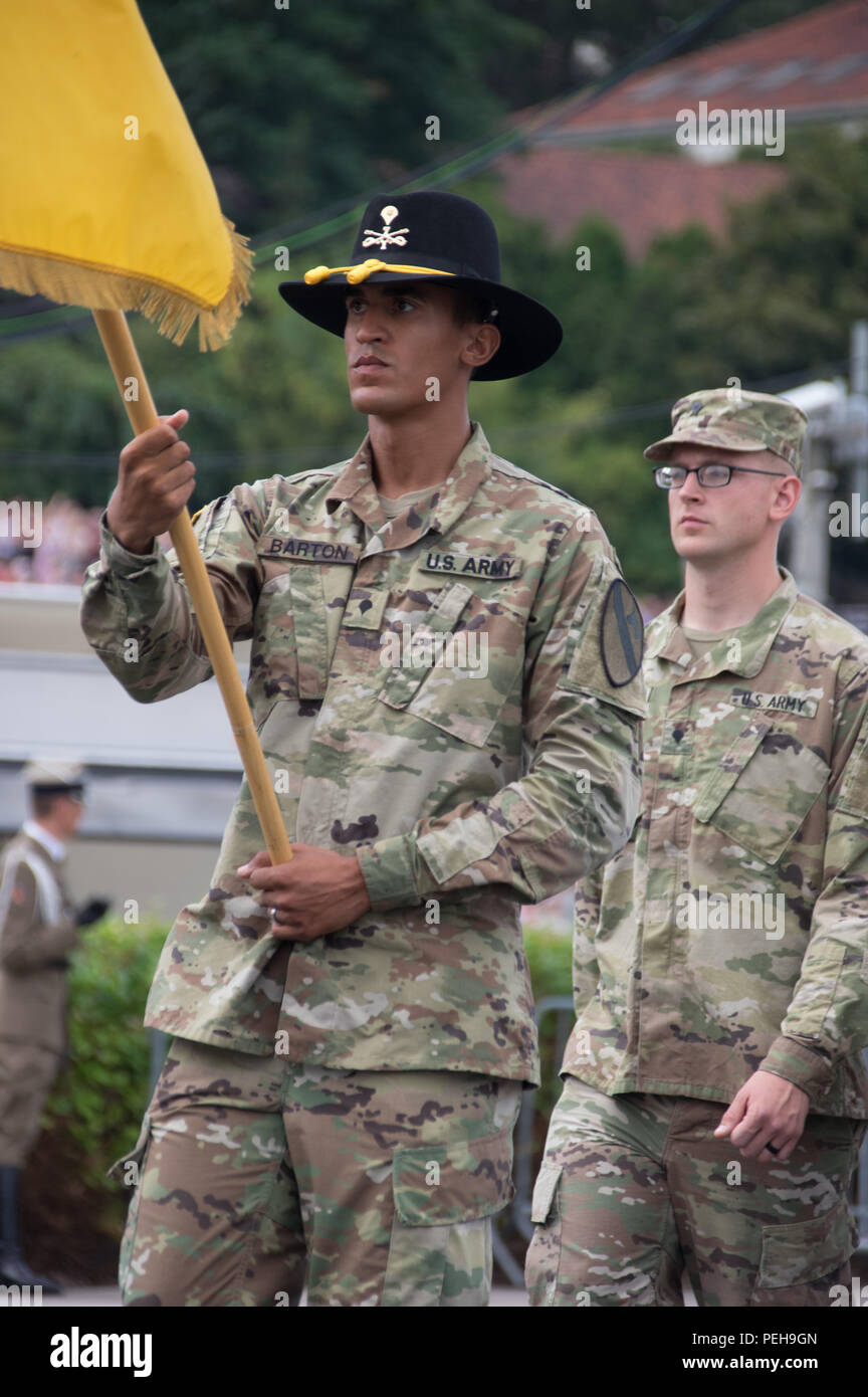 Soldiers from the NATO multinational battle group stationed in Poland ...