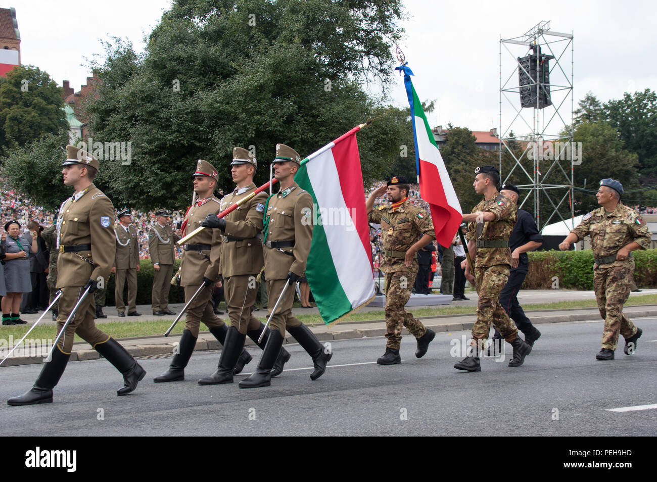 Soldiers from the NATO multinational battle group stationed in Poland ...