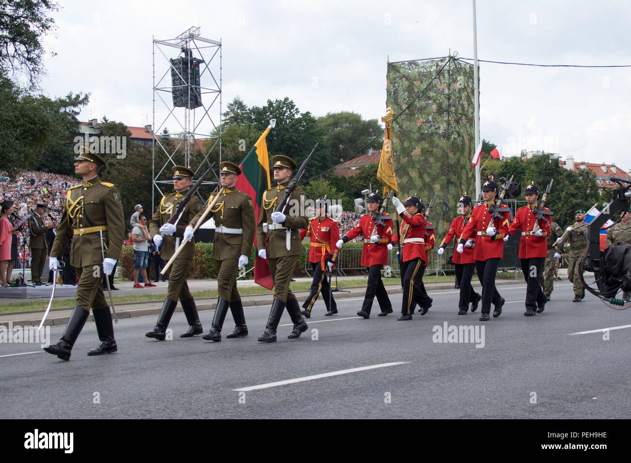 Soldiers from the NATO multinational battle group stationed in Poland ...