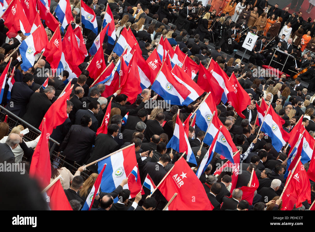 Asuncion, Paraguay. 15th Aug, 2018. Crowd wave the Paraguayan tricolor ...