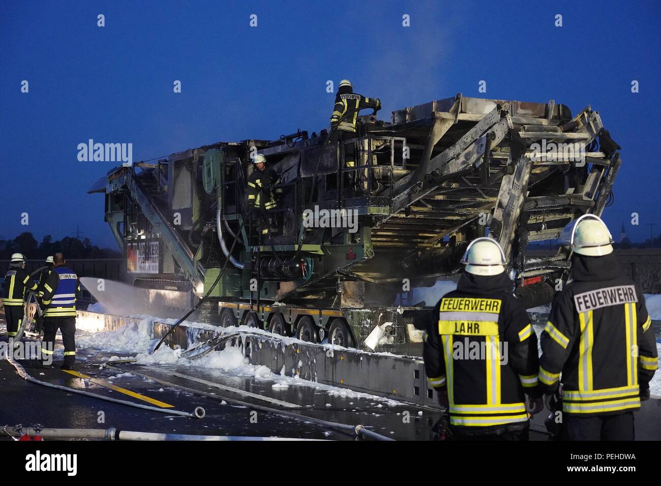 16 August 2018, Germany, Mahlberg (Ortenau): A burnt-out heavy ...