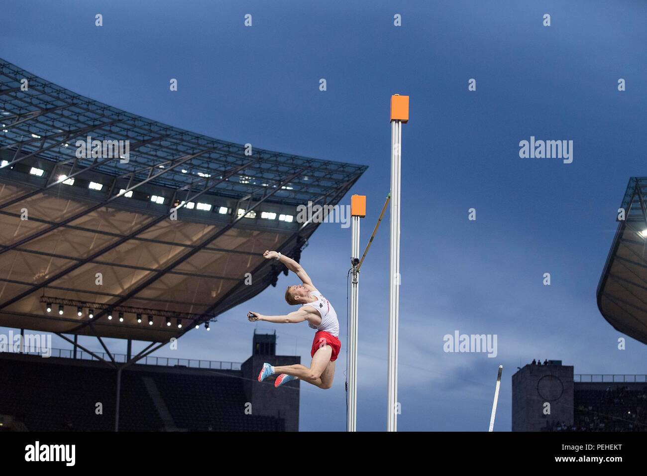 Ec pole vault hi-res stock photography and images - Alamy