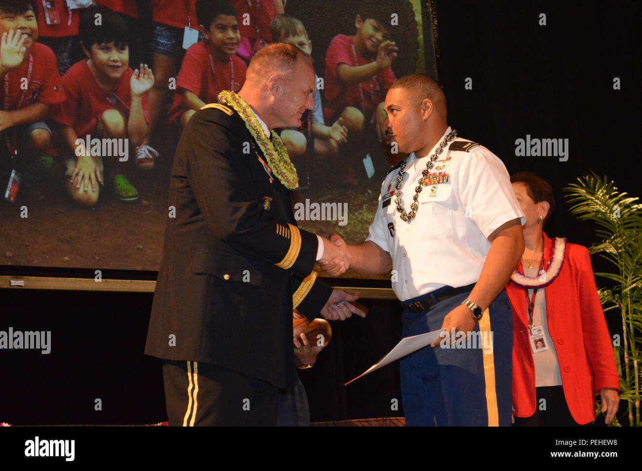 Chief Warrant Officer 2 Travon Crouchet shakes the hand of Maj. Gen ...