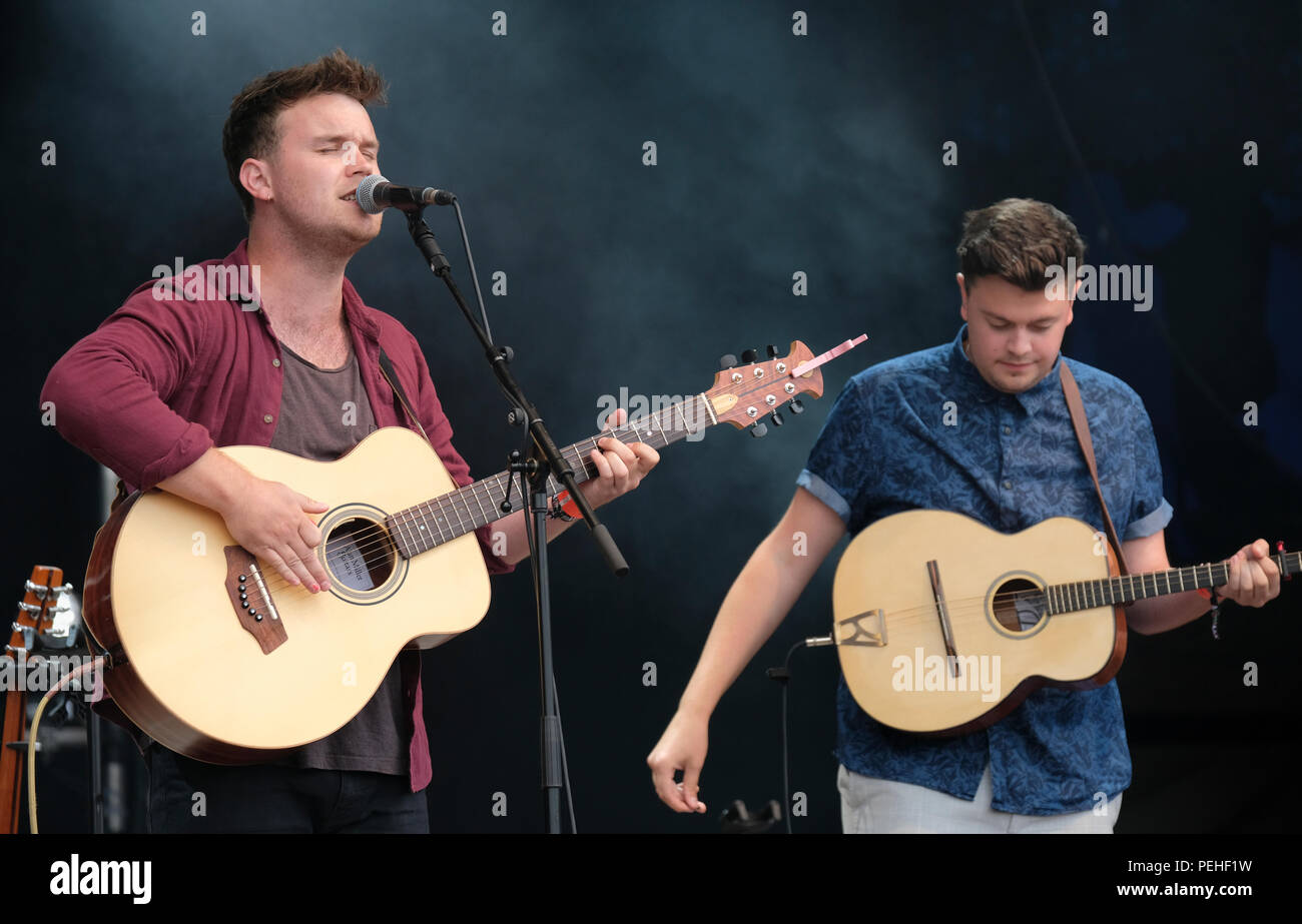 Sam Kelly and the Lost Boys performing at Fairport’s Cropredy ...