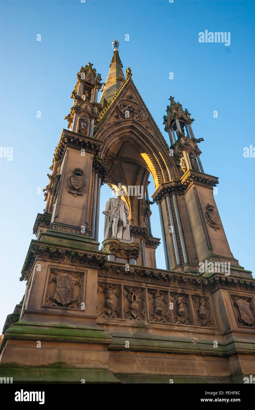 The Albert Memorial Statue in Albert Square, Manchester Stock Photo - Alamy