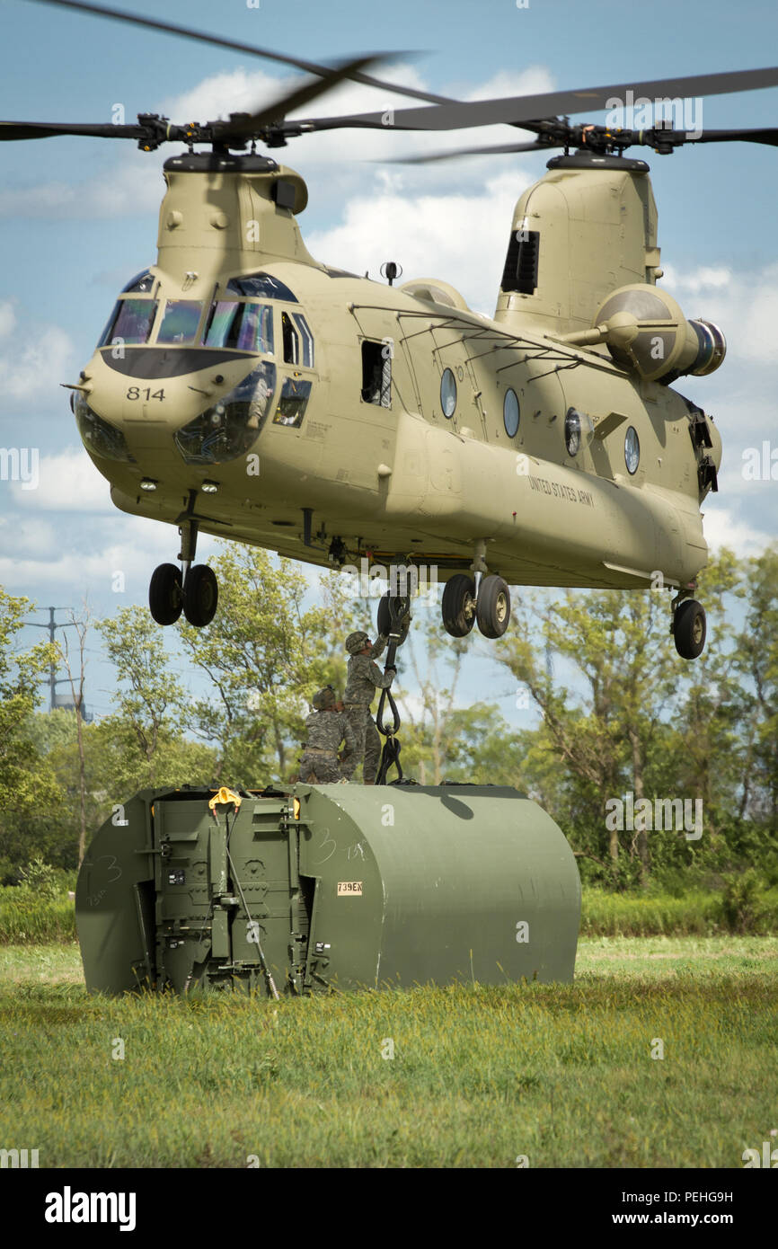 U.S. Soldiers with the 824th Quartermaster Company Heavy Airdrop Supply ...