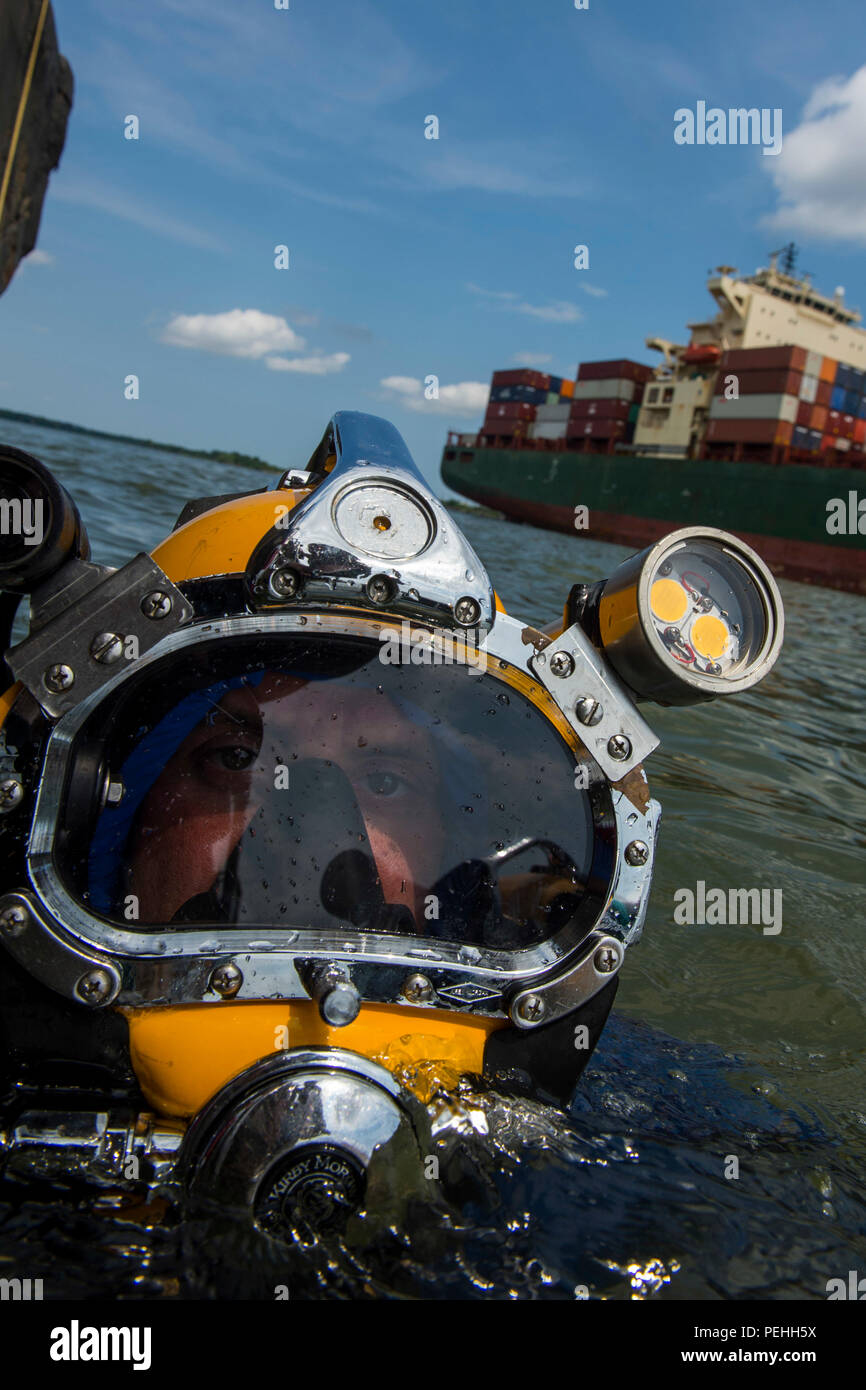 Us naval divers about descend hi-res stock photography and images - Alamy