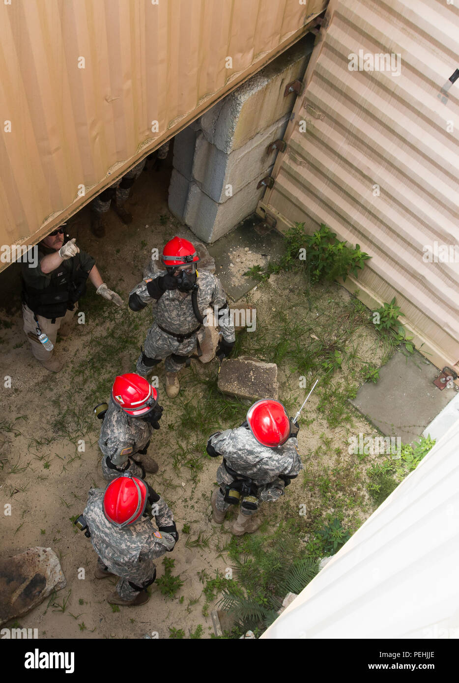 A search and rescue team assigned to 92nd Engineer Battalion, Fort ...
