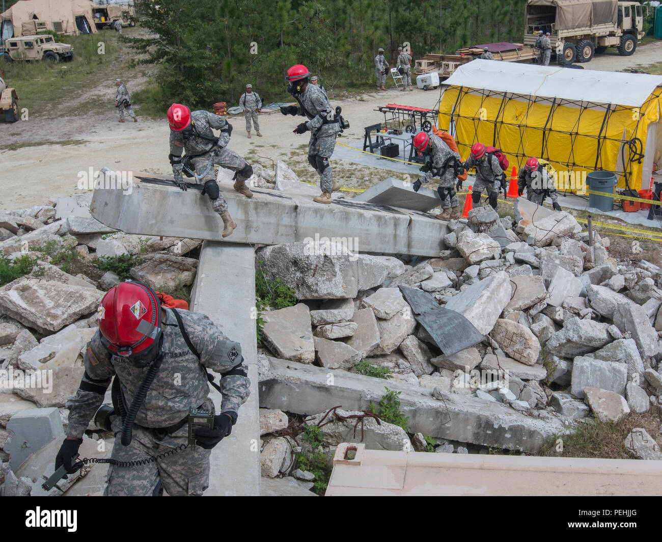 A search and rescue team assigned to 92nd Engineer Battalion, Fort ...
