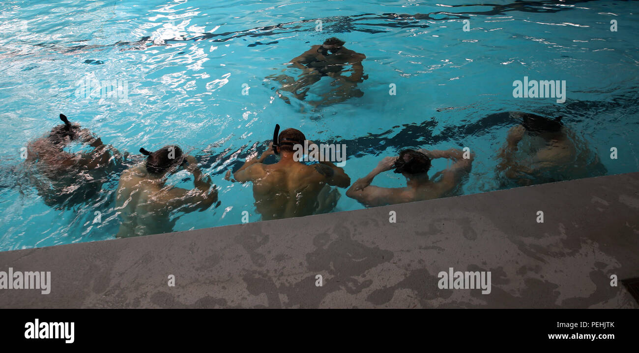 Marines with 2nd Reconnaissance Battalion learn how to correctly use ...