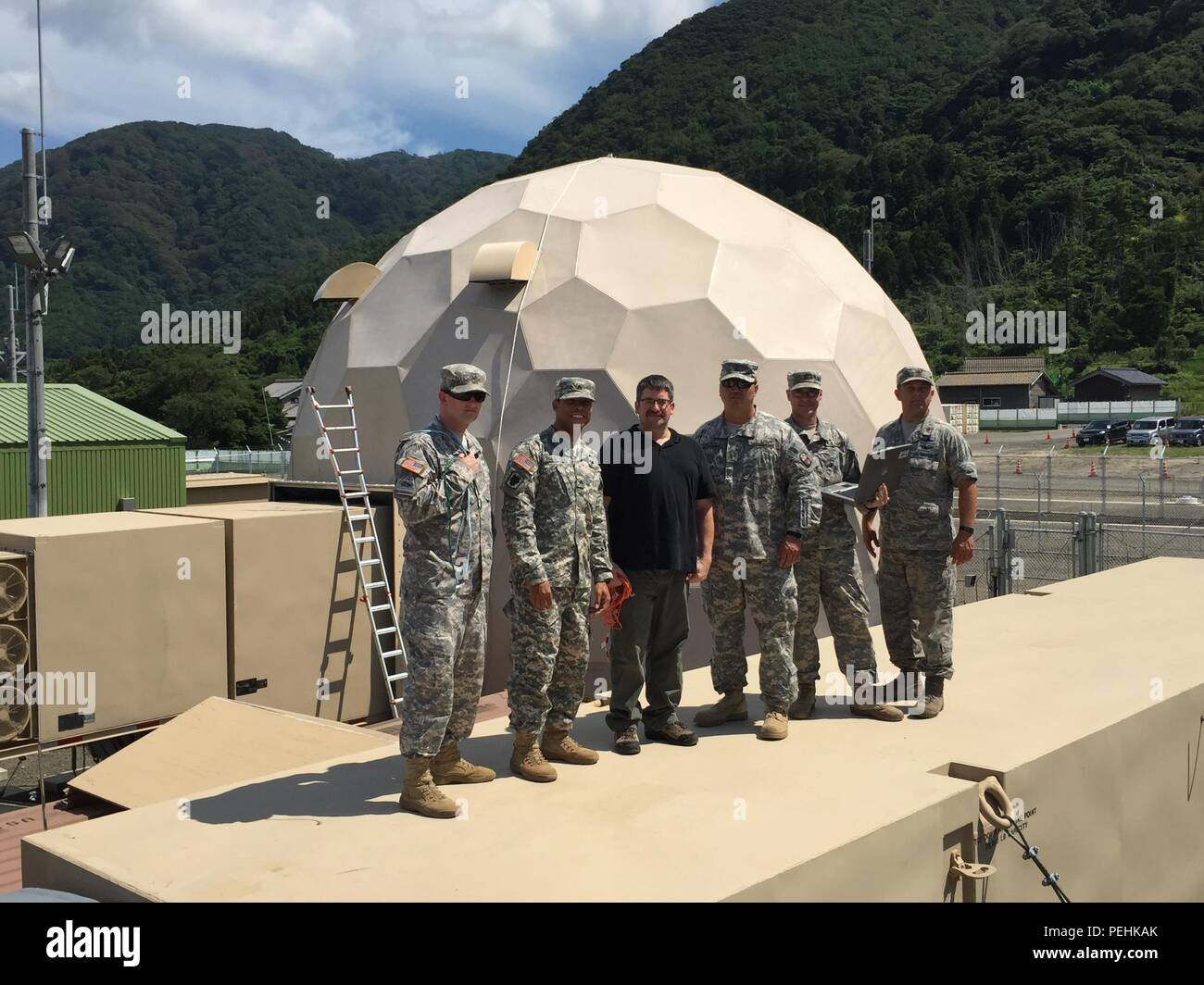 Signal Soldiers from the 94th Army Air and Missile Defense Command ...