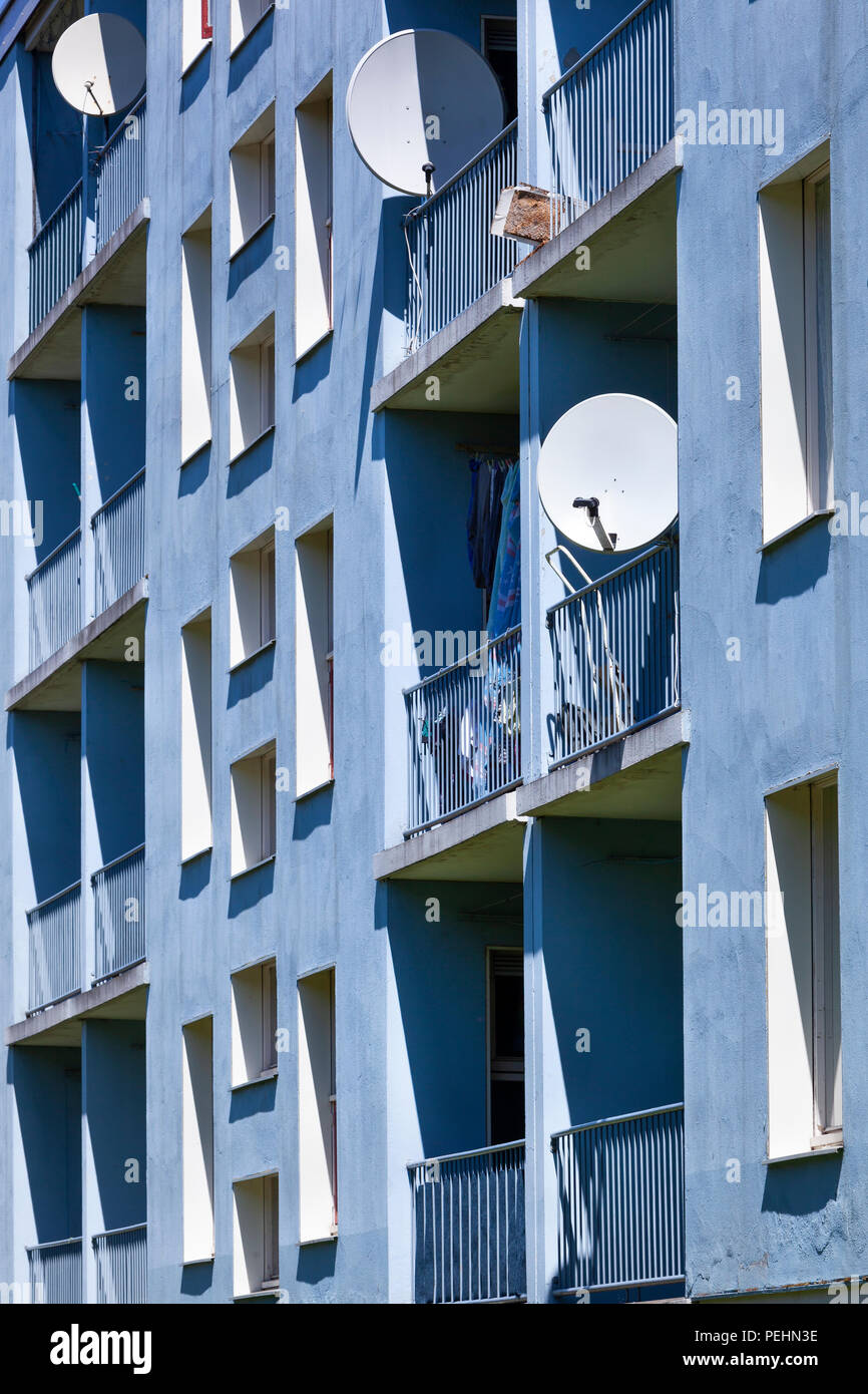 Lower class apartments hi-res stock photography and images - Alamy