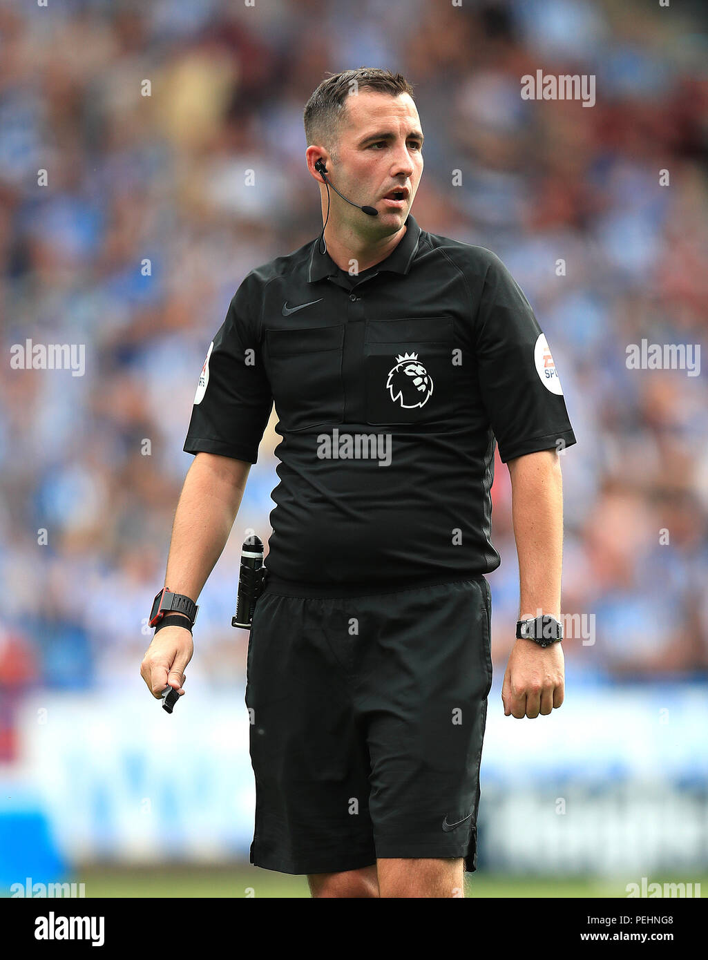 Chris kavanagh referee hi-res stock photography and images - Alamy