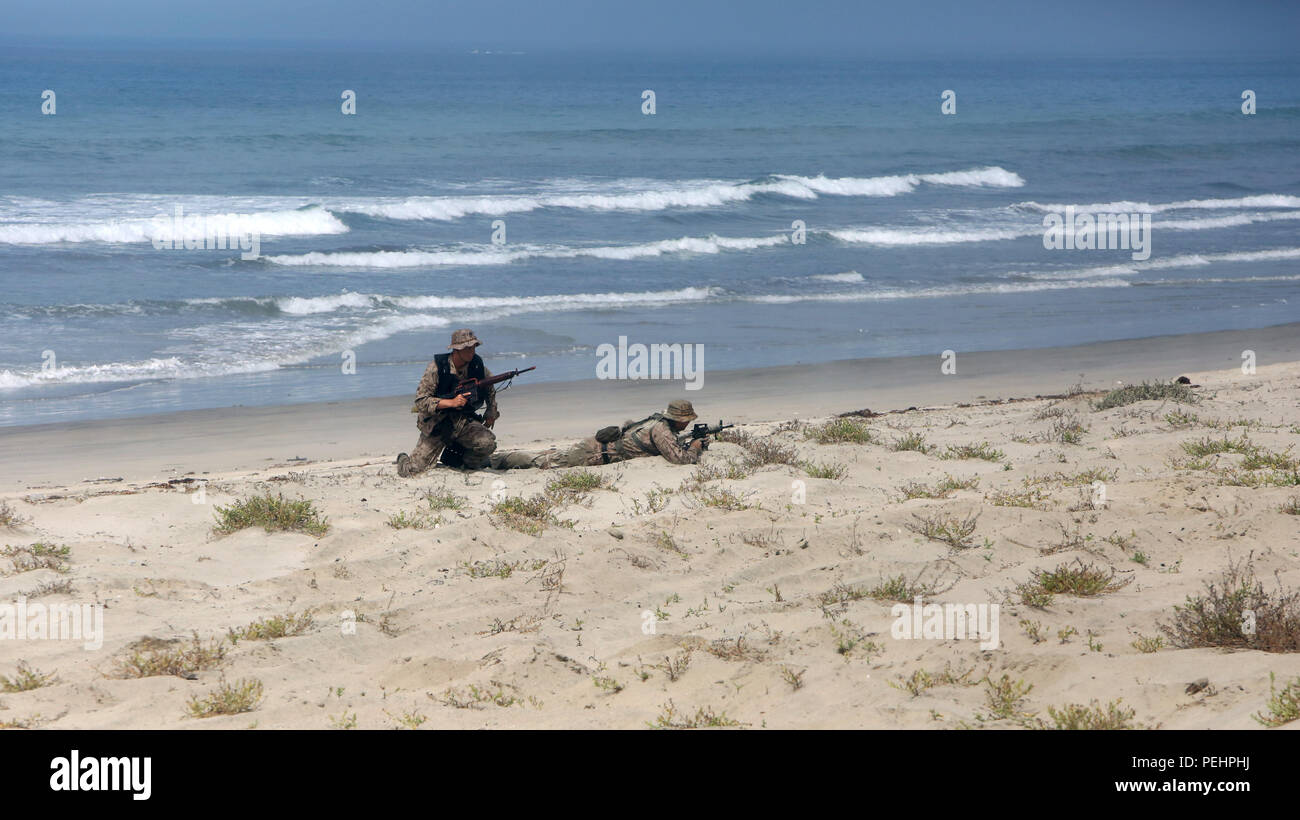 Marines with 1st Reconnaissance Battalion, 1st Marine Division ...