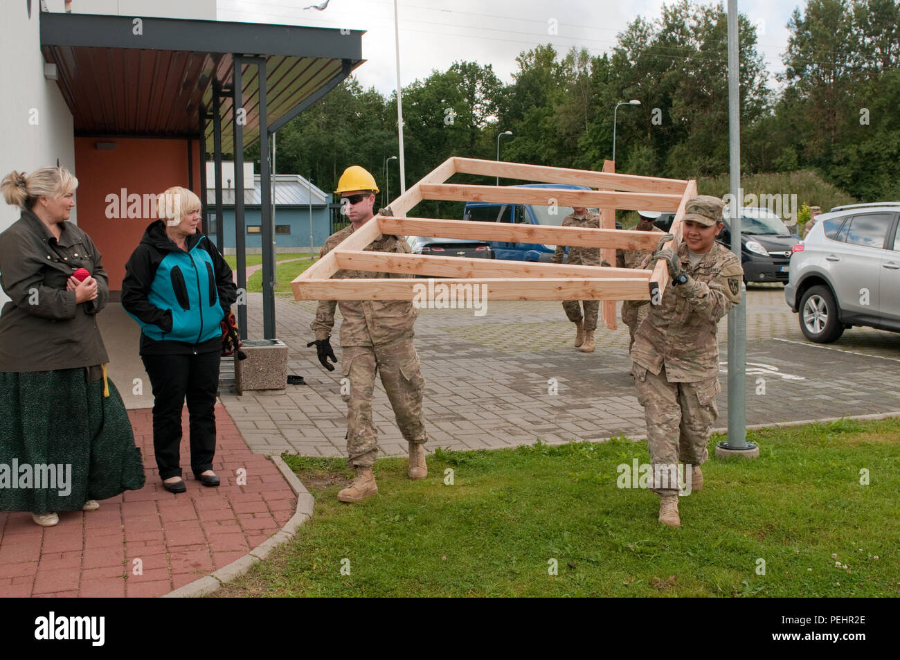 U.S. Army engineers with 500th Engineer Company, 15th Engineer ...