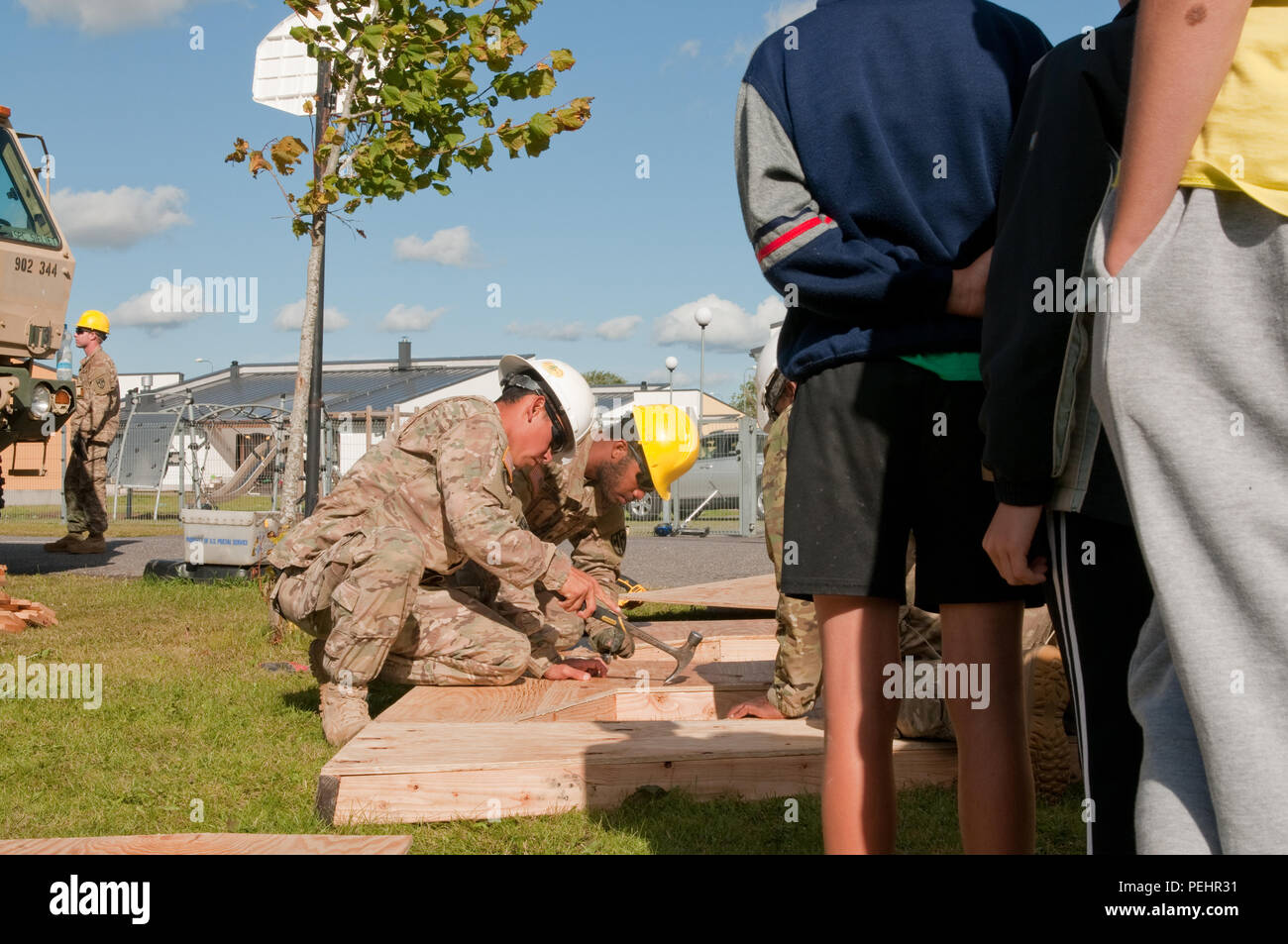 U.S. Army engineers with 500th Engineer Company, 15th Engineer ...
