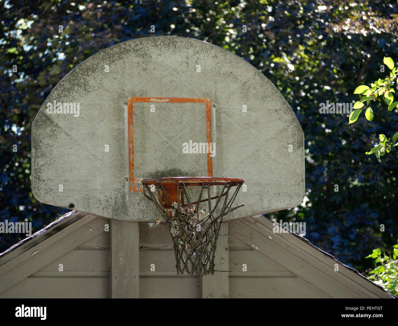 Weathered basketball hoop Stock Photo - Alamy